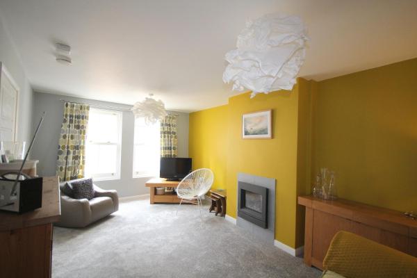 Two Bedroom, Ground Floor Apartment, Ideally Located Close To The Centre Of Dartmouth - Totnes