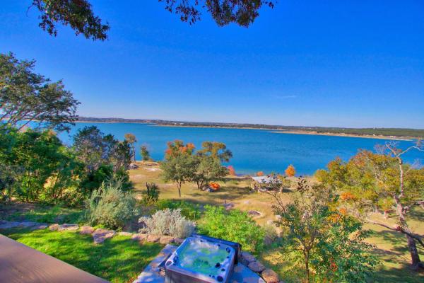 Lakeshore Luxe - Canyon Lake, TX