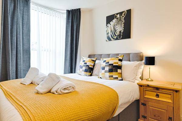 5 Bed - 4 Doubles - Smart Tvs - Contractor Base - Wales