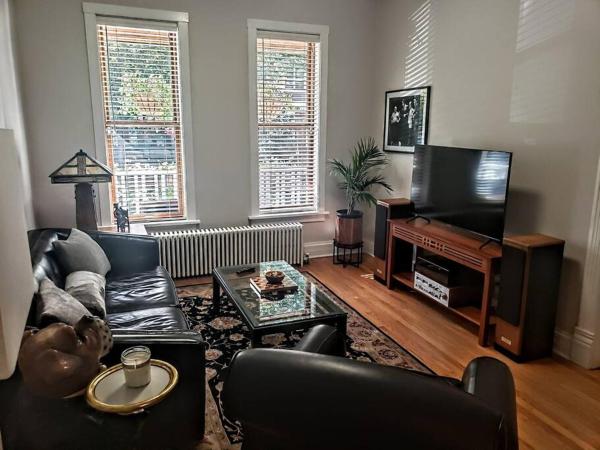 Stylish 2-bedroom Flat In Lincoln Park - Chicago, IL