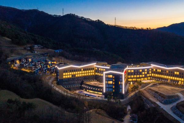 Ramada Hotel & Suite By Wyndham Gangwon Pyeongchang - Jeongseon-gun