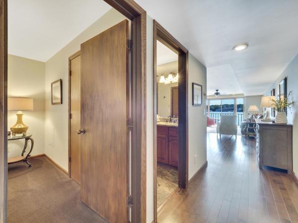 222 Edgewater Inn - Peninsula, MI