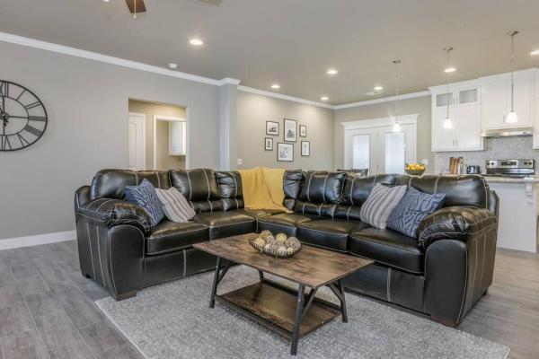 Beautifully Decorated New Home, King Bed, Washer/dryer & Fully Stocked Kitchen - Canyon, TX