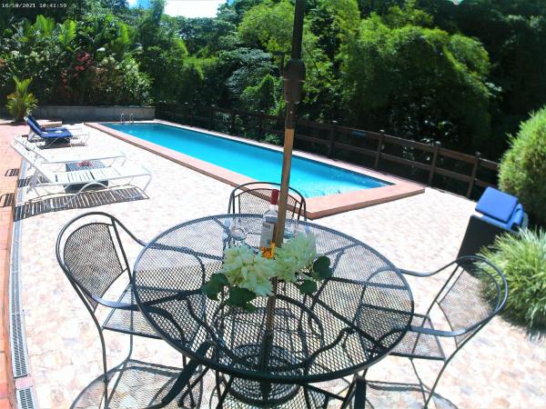 Poolside Waterfall Apartment - Saint Lucia