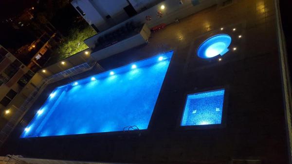 Hermoso Apartamento Completamente Dotado - En El Rodadero Cerca A Arrecife Mall - 聖塔馬它