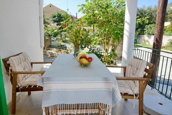 Babis - Loggos Apartments - Paxi