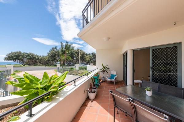 Breakers Unit 1 3 - Ljhooker Yamba - Yamba