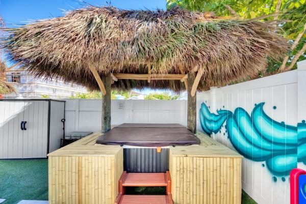 Shark Unit, Pool Jacuzzi Steps To Siesta Key Beach - Siesta Key, FL