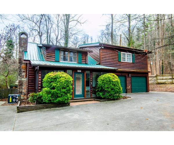 City Hideaway - Hot Tub, Fireplace, Grill - Gatlinburg, TN