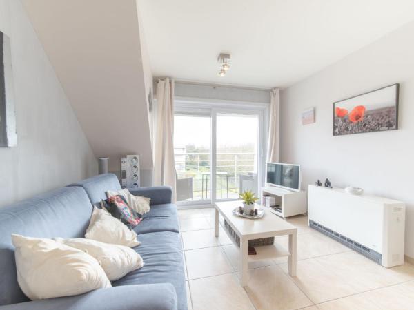 Studio Bowie With Shared Pool By Interhome - Bredene