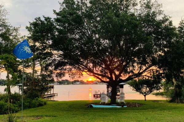 Chain Of Lakes - Sunrise On Lake Idylwild - Tiki Bar, Dock & Kayaks - Legoland - Winter Haven, FL