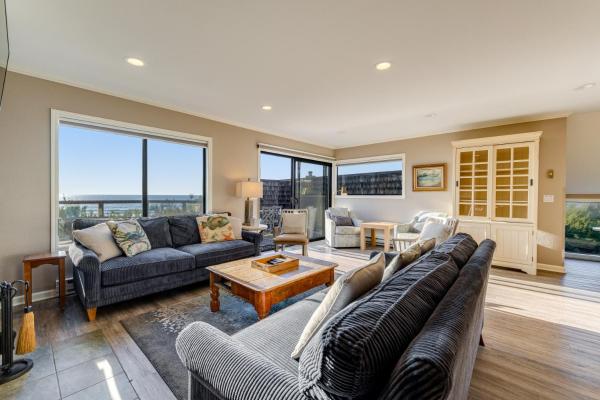 Idyllic Ocean-view Oasis - Moss Landing, CA