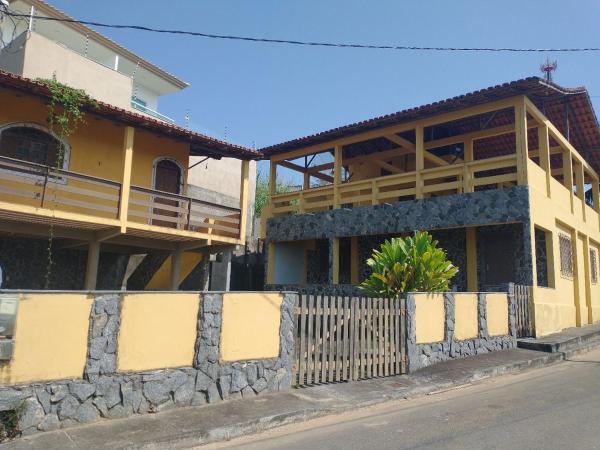 Ampla Casa De Praia No Local Mais Sossegado De Iriri. Possui Vista Para O Mar, Terraço, Jardim E Garagem Para 4 Carros. Apenas A 500 Metros Das Melhores Praias Do Balneário - Itaoca