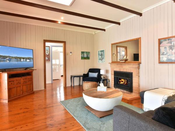 Wangi Waterfront Hideaway - Newcastle
