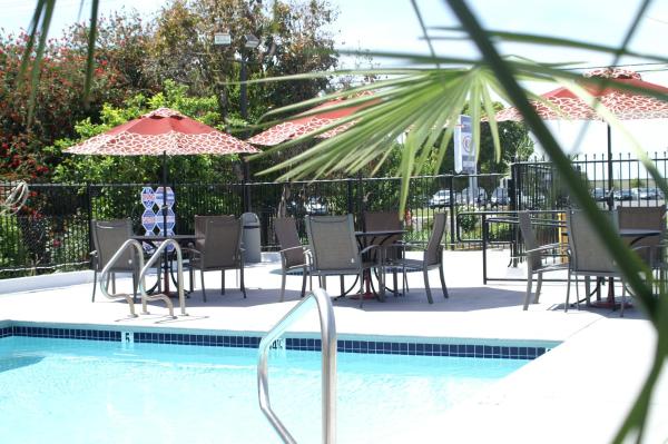 Travelodge By Wyndham Vallejo - Vallejo, CA