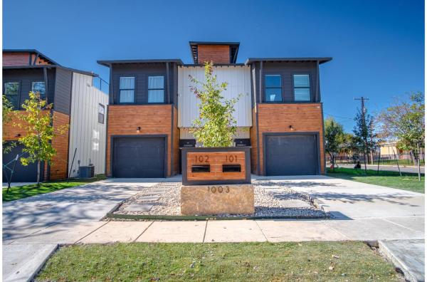 Spectacular 3 Br Plus 2 And A Half Ba Apt Near Downtown - San Antonio, TX