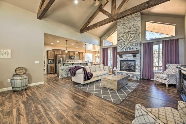 Hot Tub & Ponderosa Views! Luxe Cabin In Lakeside - Show Low, AZ