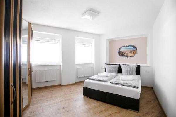Sunlit Garden & Mountain Apartment - Garmisch-Partenkirchen