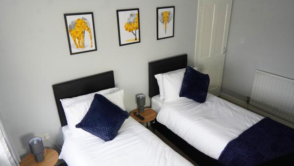 Portobello House - Four Bedroom House Perfect For Contractors - Sleeps 6 - Free Parking - Portobello - West Midlands