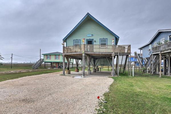 Walk To Shore: Cottage W/ Deck In Surfside Beach! - Lake Jackson, TX