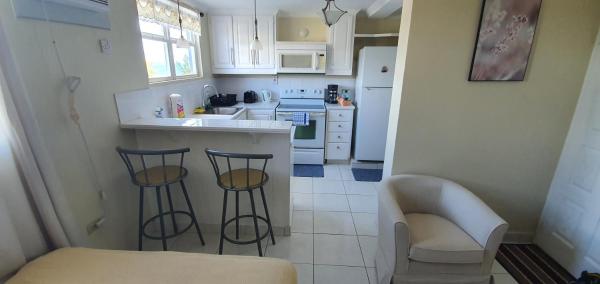 Hastings Towers 4d - Studio Apt Opp Beach - Barbados