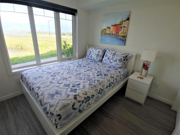 Serene 2 Bedroom Condo With Balcony And Lakeview - Winnipeg