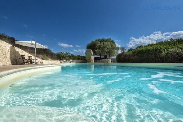 Villa Verde With Pool, Private Parking, Air Conditioning, 5 Bedrooms And 4 Bathrooms - Alghero