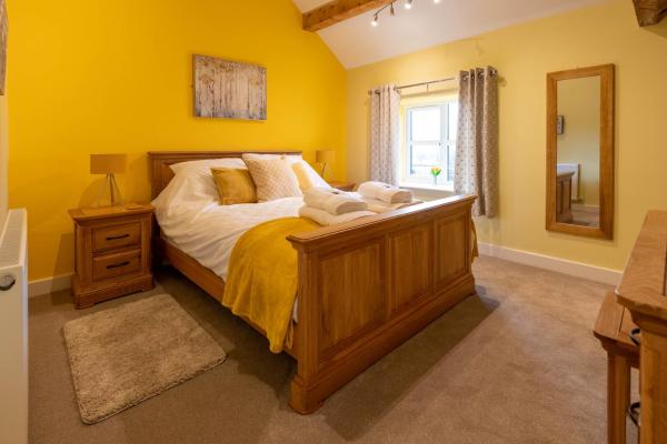 Caer Fedwen Barns Heulog Cottage King Bed Self Catering With Private Hot Tub - North Wales
