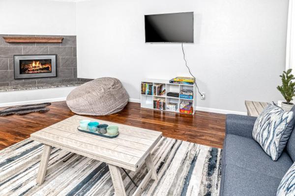Midtown Anchorage Basecamp Condo A - Anchorage, AK