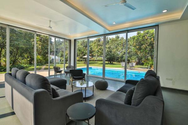 Twilight Grove By Stayvista - Pool- View Villa With Manicured Lawn, Contemporary Interiors & Home Theatre - Matheran