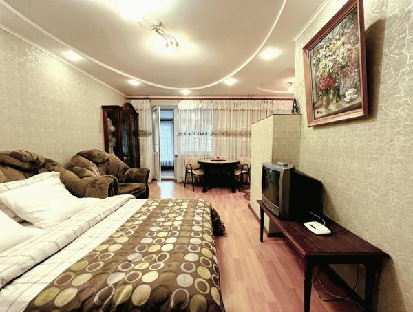 Теплая квартира с верандой на Белецкого возле Исида, Шалимова, Warm Apartment With A Veranda In Kyiv, Beletsky - Вишневое