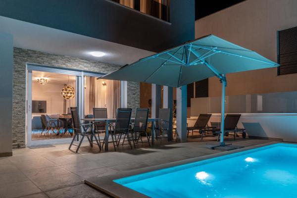 Villa Dea - Luxus Ferienhaus In Kroatien Mit Beheizten Pool Vrsi-mulo Bei Zadar - Nin