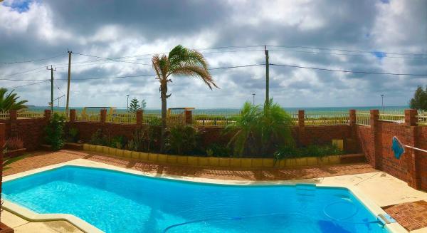 Beach Front 4 X2 Home With Pool - Geraldton