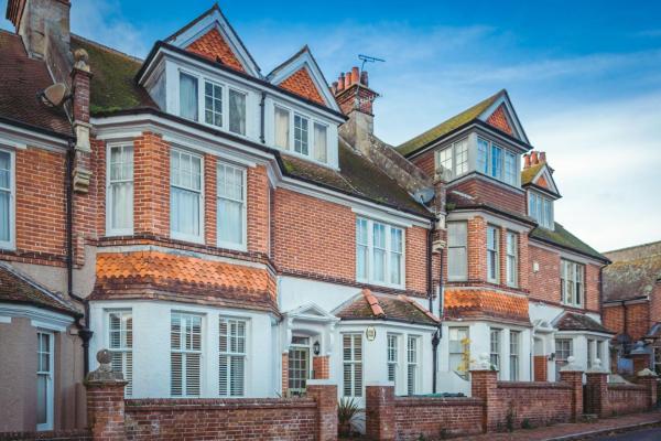Shipside - Spacious, Stylish Patio Garden Flat - Eastbourne
