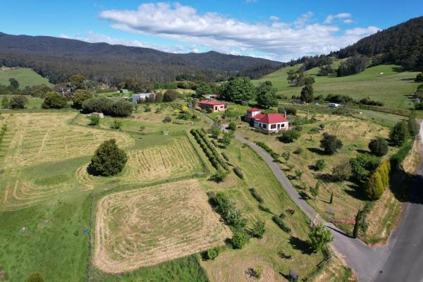 Cherry Top Farmstay - Boutique Eco Village - Tasmania