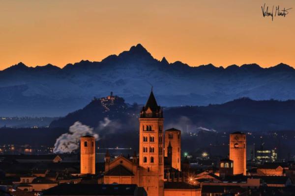 Alba La Capitale Delle Langhe - イタリア クーネオ県 アルバ