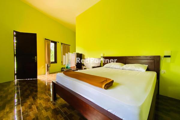 Hotel Dan Gazebo Syariah Pinggir Kali Prigen Redpartner - Trawas