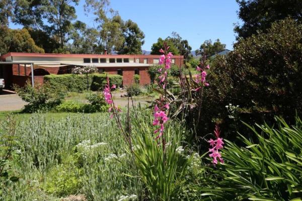Bridgecroft House - Spacious & Serene Family Home - Hobart