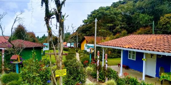 Hospedaje Santaelena -Chalets De Montaña- - Bello