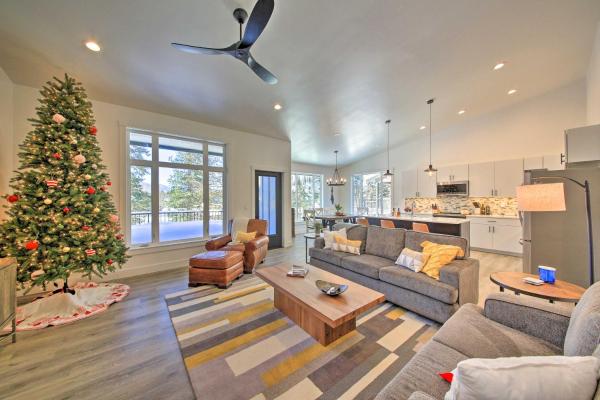 Elegant Priest Lake Townhome About 1 Mi From Lake - Priest Lake, ID