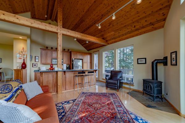 Happy Hill Retreat - Shelter Cove
