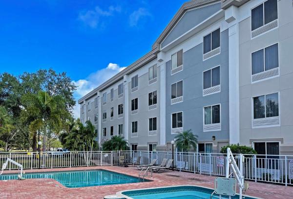 Comfort Inn & Suites Sarasota I75 - Sarasota, FL