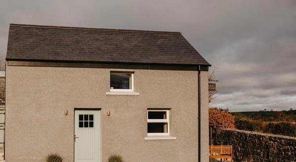 Luxury Countryside Cottage Getaway With Wood Fired Hot Tub - County Down