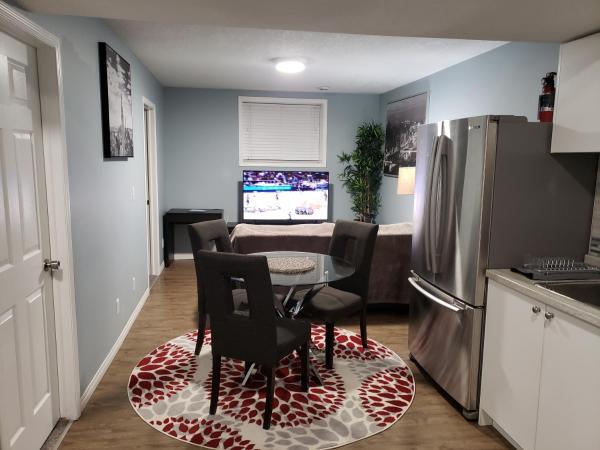 Cozy Two Bedroom Guest Suite In Nw - Calgary