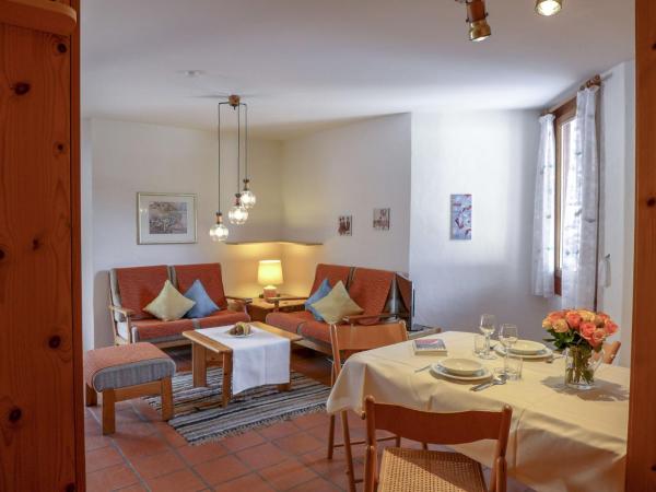 Apartment Chesa Maurus A12 By Interhome - Champfer