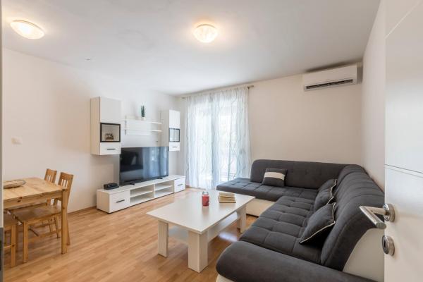 Pujanke Residence - Large 3 Bedroom Apartment - Split