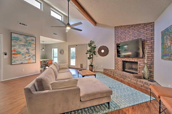 Modern Fayetteville Home Less Than 1 Mi To U Of A! - Springdale, AR