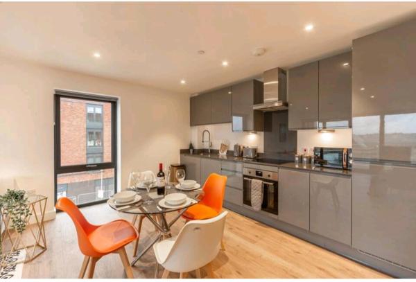 Balcony View Apt Free Parking Sleeps 5 - Solihull