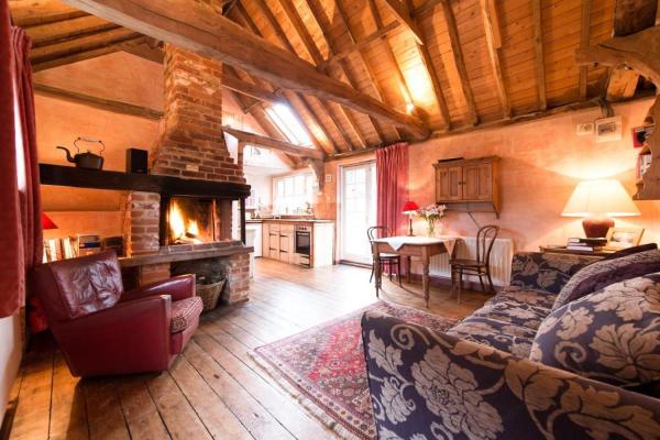 Rose Cottage Rural Cosiness With Footpaths To The Local Macro Brewery Pub - エセックス