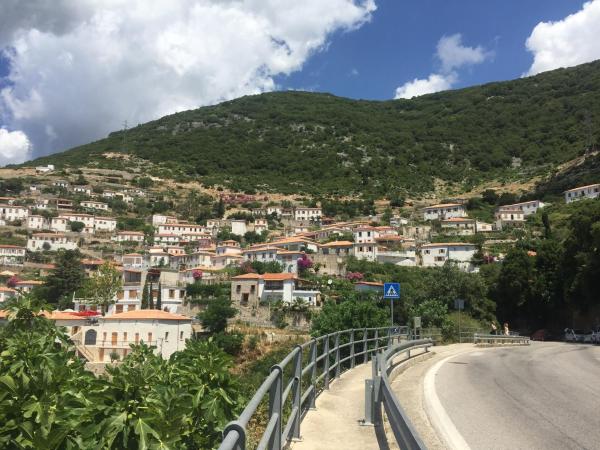 Shotgun Hostel & Guesthouse - Himarë
